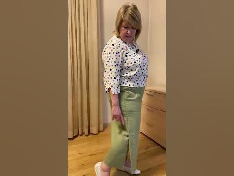 Модная юбка со шлицами по бокам, с карманами и смещенными боковыми ...