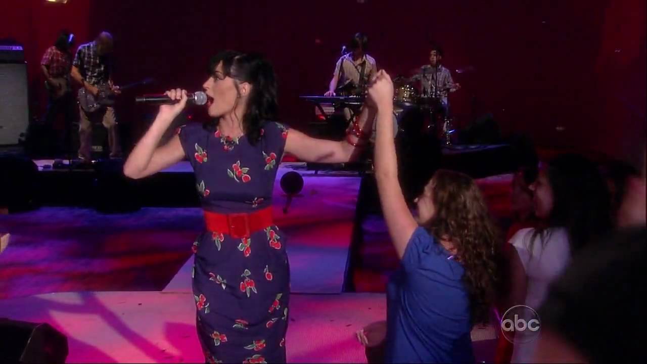 Katy Perry - I kissed the Girl interview the view 20080728 720p - YouTube