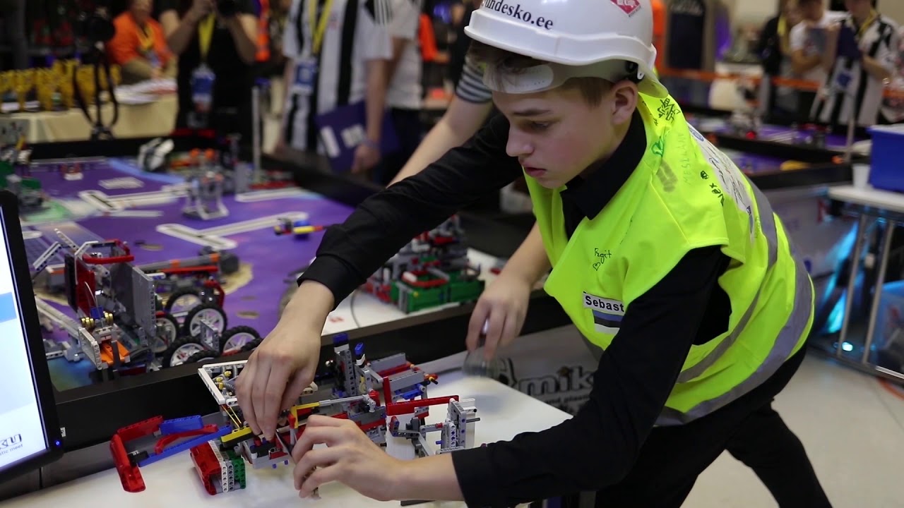 FIRST LEGO League Robot game - team Öökullid, Estonia - YouTube