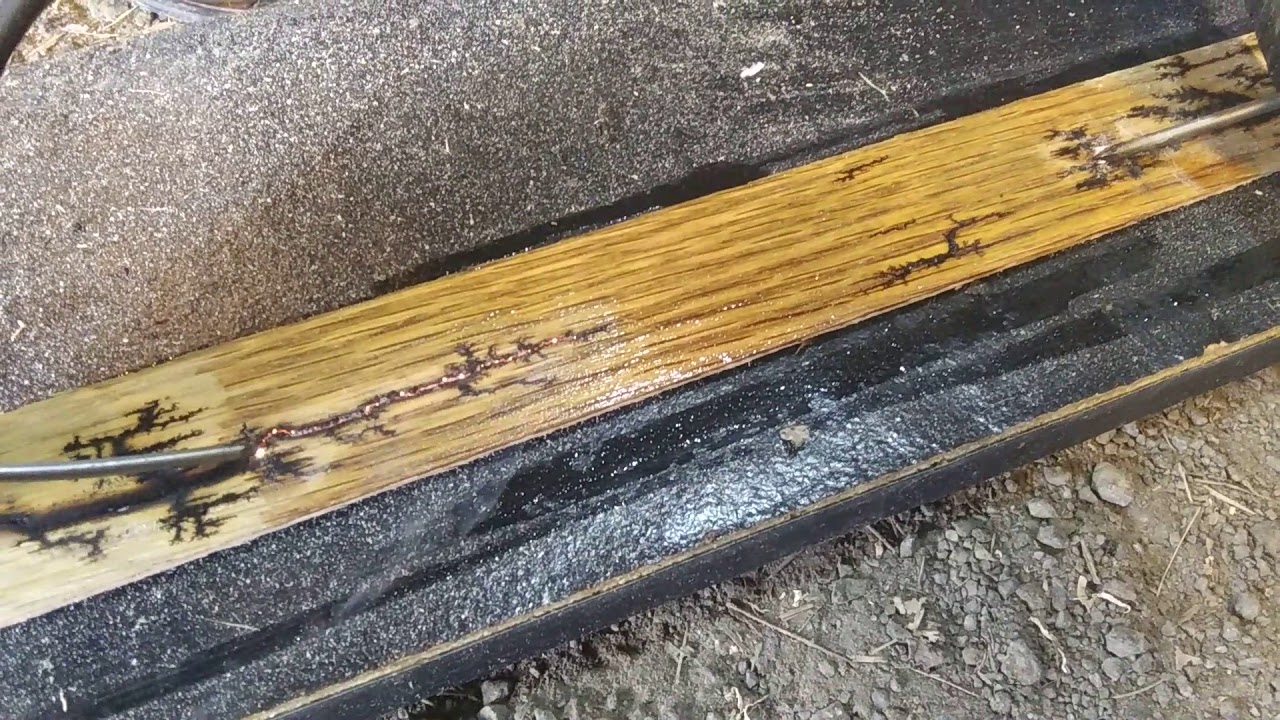 Fractal wood burning, home made lichtenberg device - YouTube