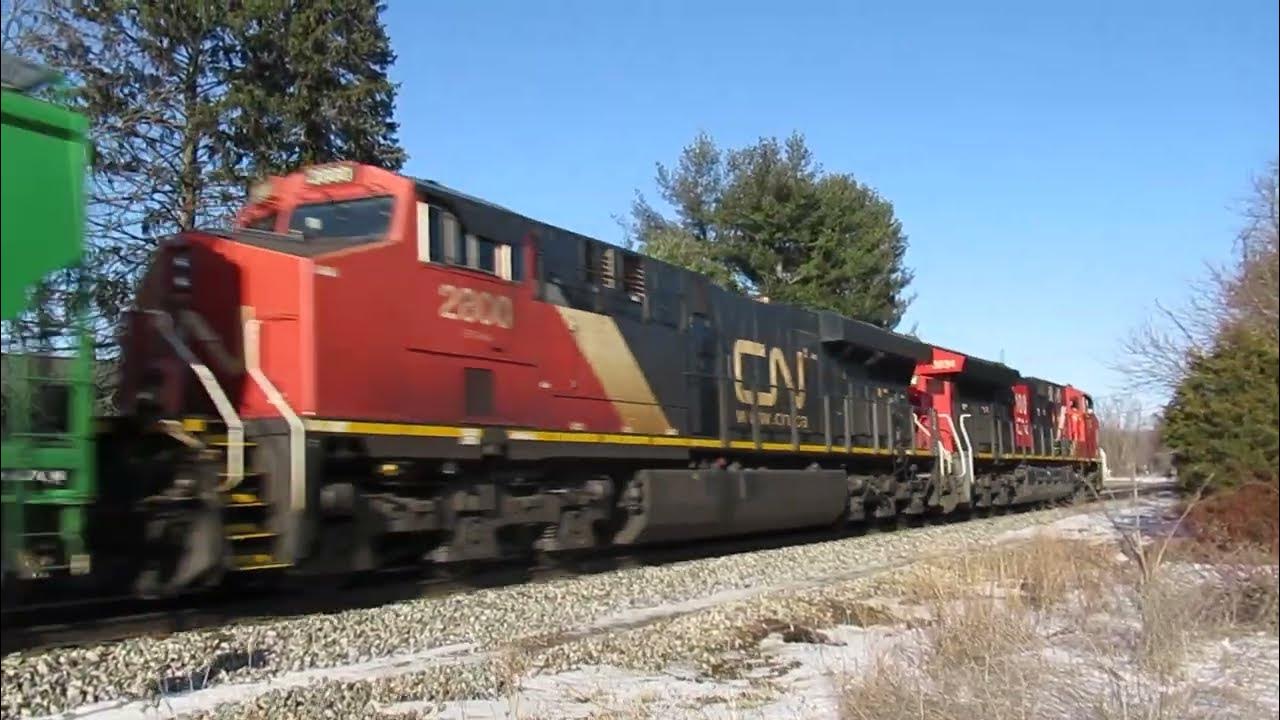 CN 3234, 2800 pull an Eastbound freight train with INCOBRASA hoppers, GTW, CN, IC 86' box cars ...