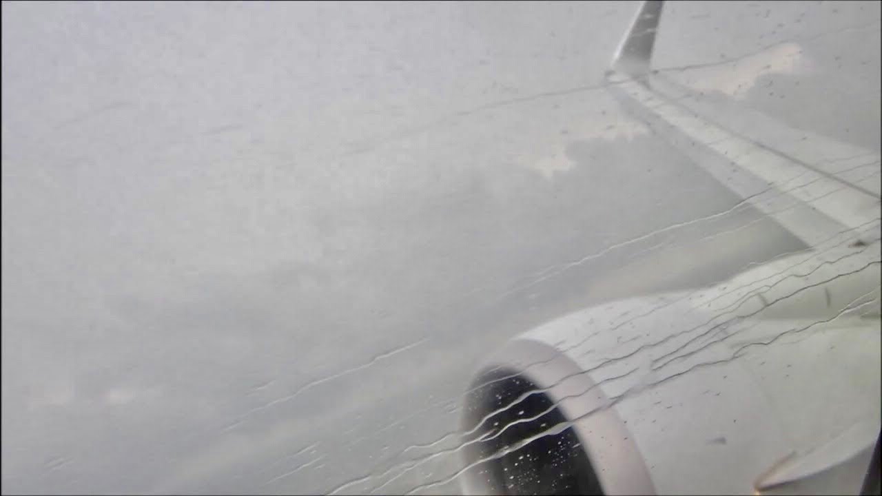 United Airlines Boeing 787 Takeoff from LAX in Rain - YouTube
