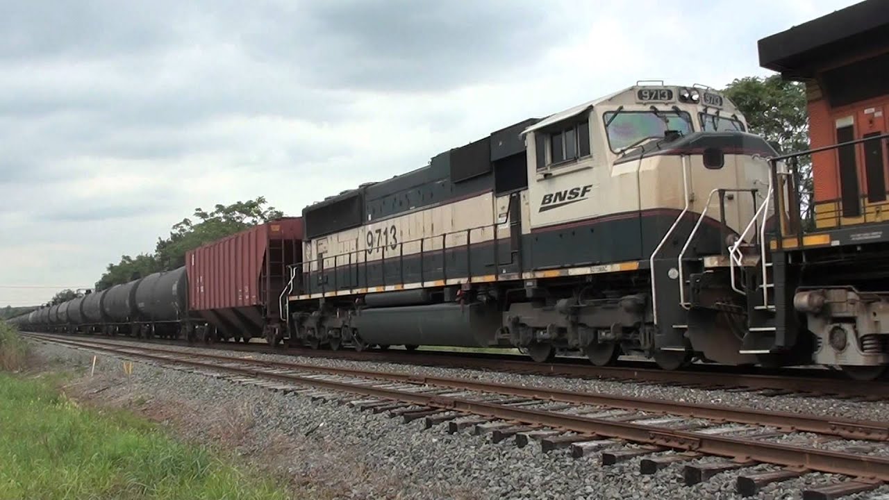 NS 66Q With a ex BN SD70MAC in Executive Colors - YouTube