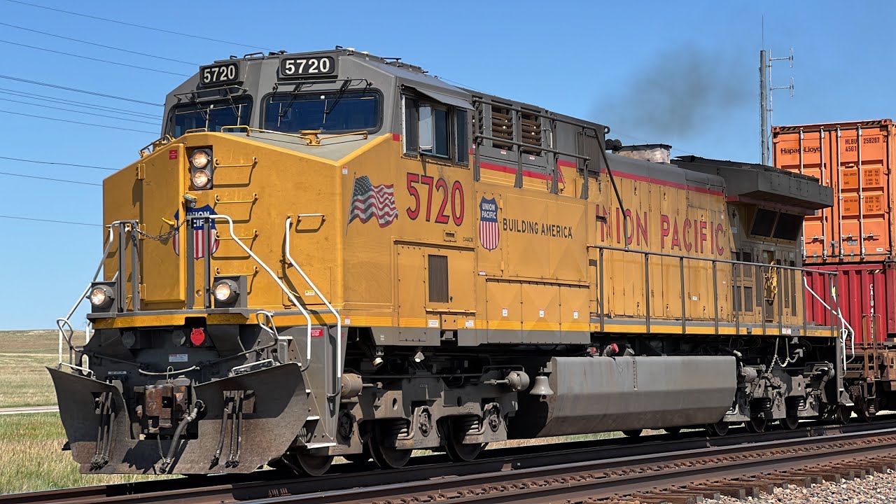 UP 5720 Leads Solo on a Long IG4SE 21 with Mid DPU! - YouTube