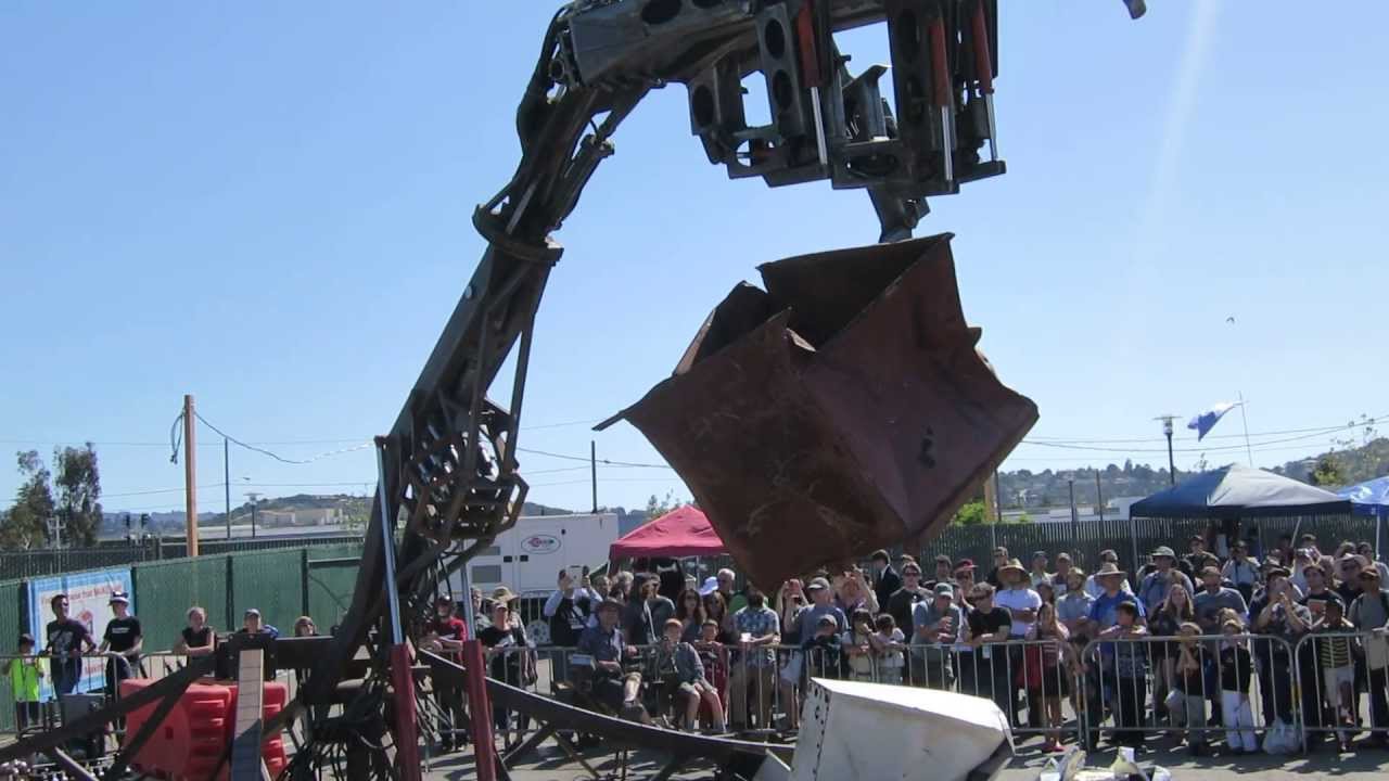 Giant Robotic Hand Crushing Things at Maker's Faire - YouTube
