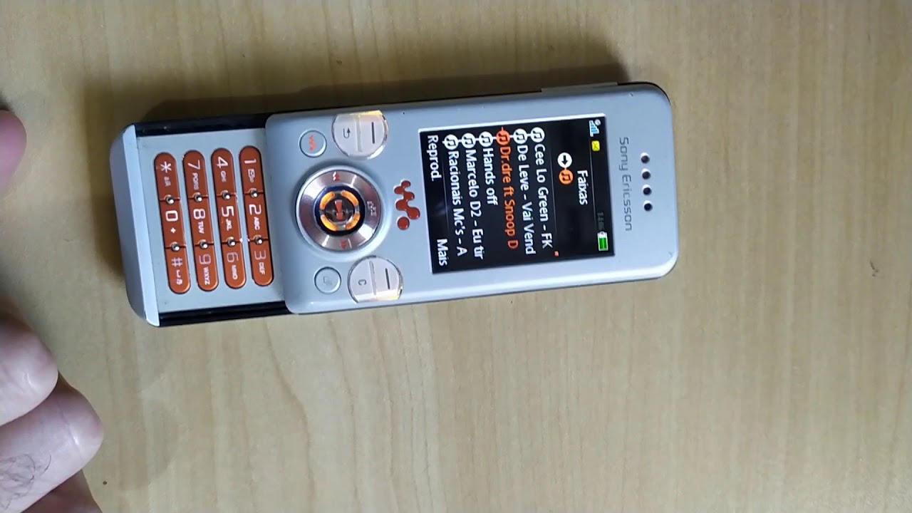 Sony Ericsson W580i - YouTube