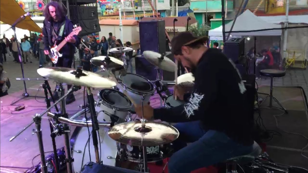 Perro Con Cal " Cerdo Burgués" Drum Cam - YouTube