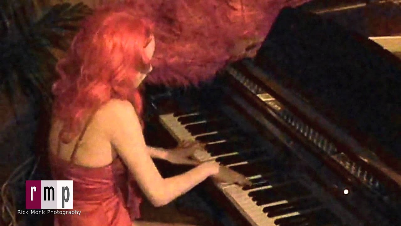 Chrys Columbine - Victoria Room, 18 September 2011 - YouTube