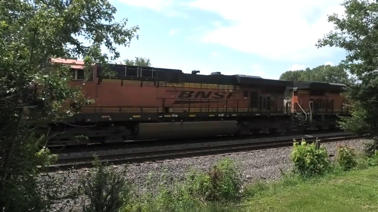BNSF 5995 East in Wyanet, IL 8/17/21 - YouTube