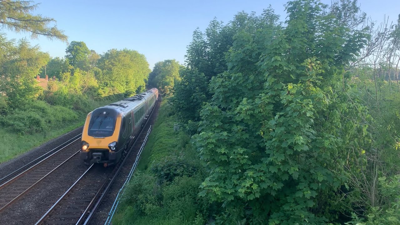 Class 220 Voyager | 220004 | Cross Country - YouTube