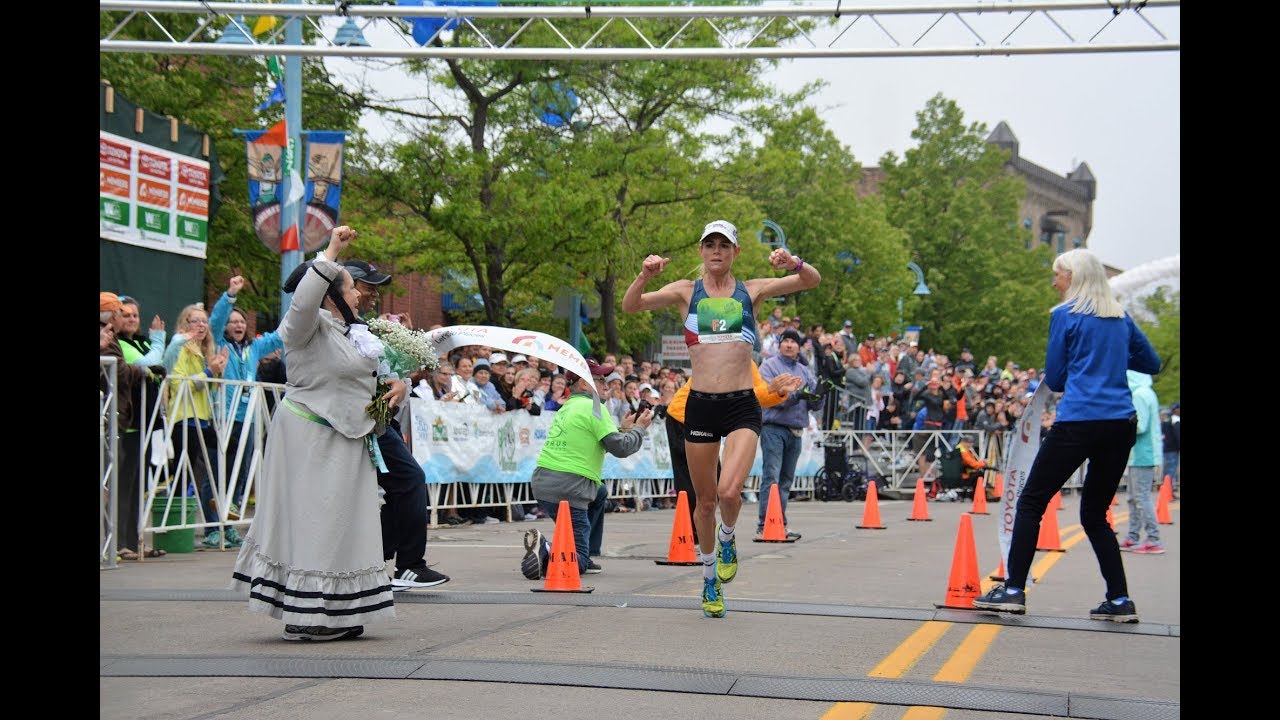 Kellyn Taylor wins Grandma's Marathon 2018 with new course record - YouTube