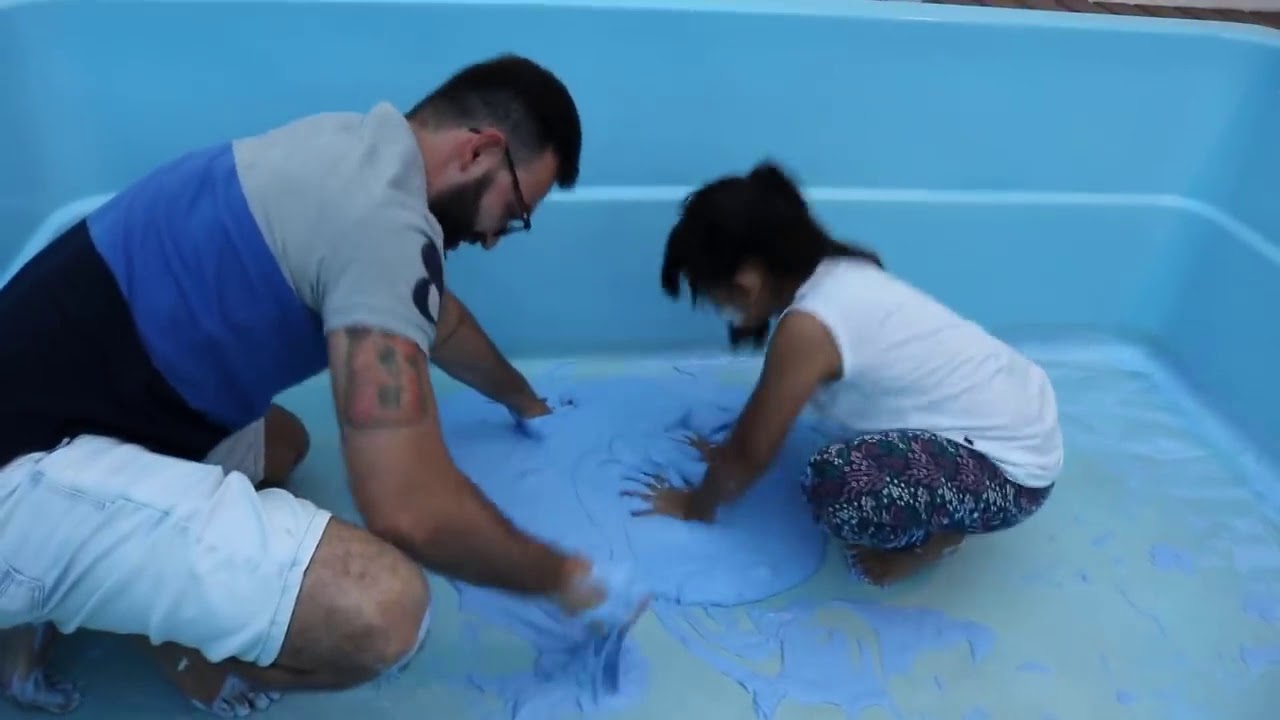 WENDY PRETEND PLAY SWIMMING POOL OF SLIME!!! OMG SO MUCH SLIME ...
