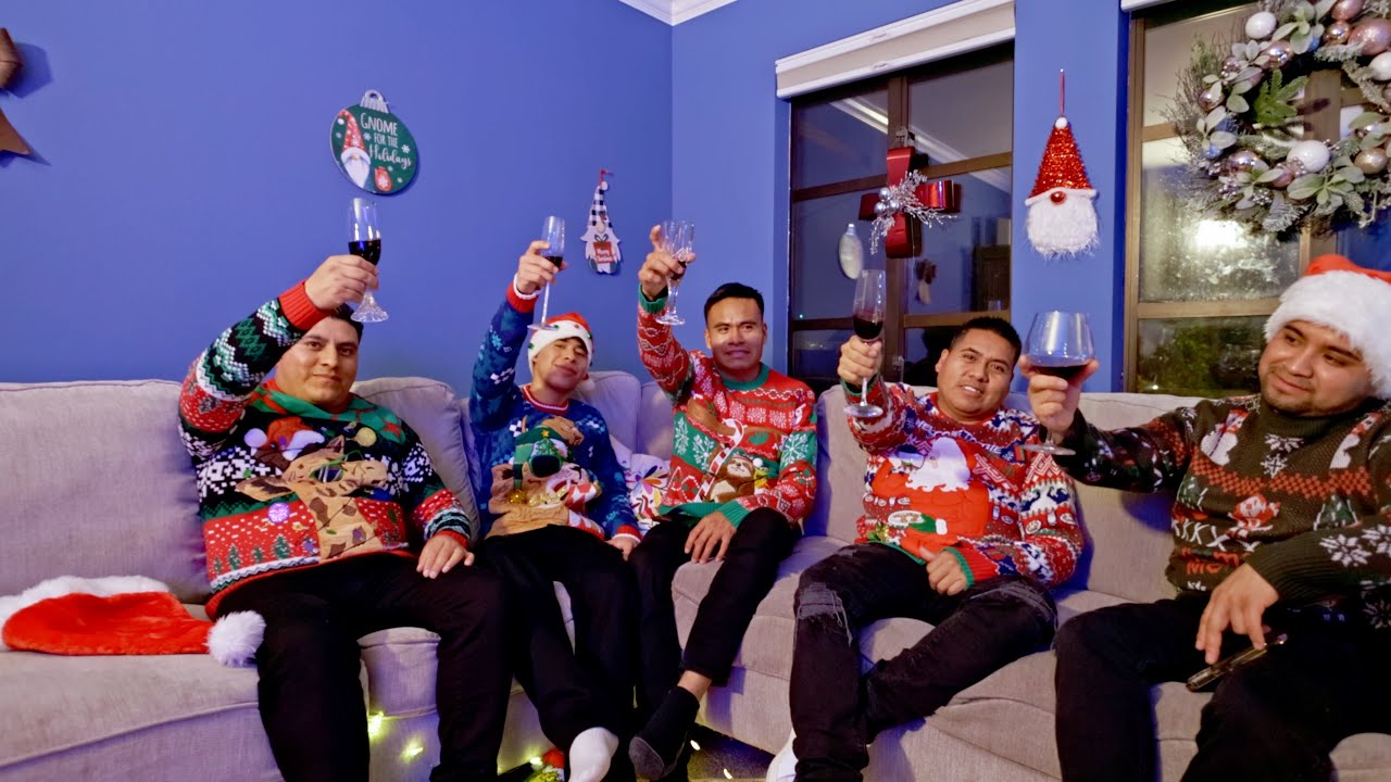 Cumbia Navideña [Video Oficial] - Grupo Ferrer - YouTube