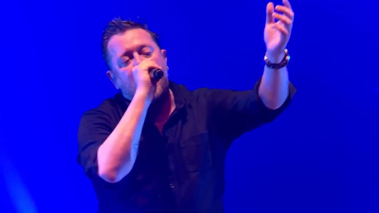 Elbow - Lost Worker Bee (Live at Rock Werchter 2015) - YouTube