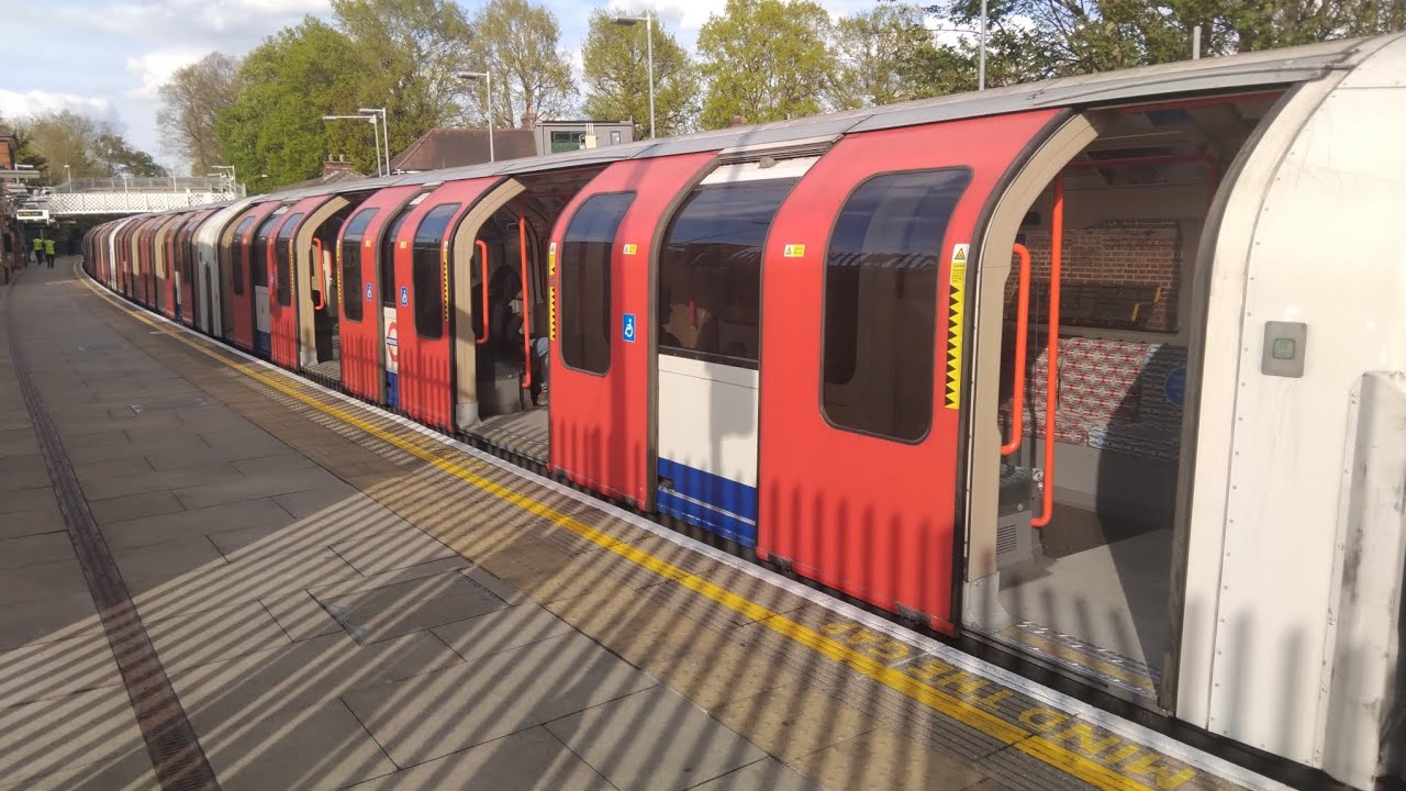 Central Line - 1992 Tube Stock - Carriage Refurbished - (93176 ...