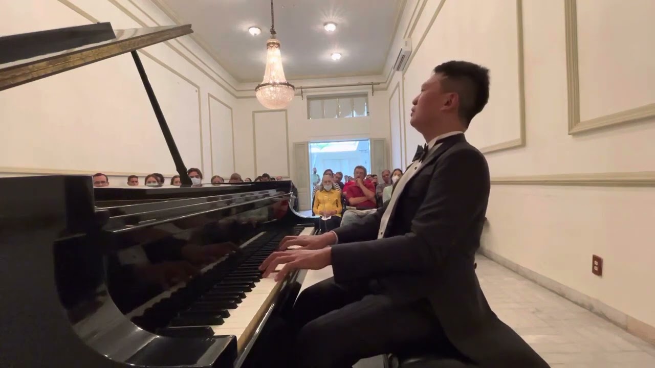 Chiu Yu Chen in Guadalajara-J.Turina: Paisaje granadino - YouTube