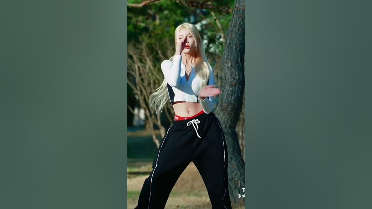 sia jiwoo vs kika kim - YouTube