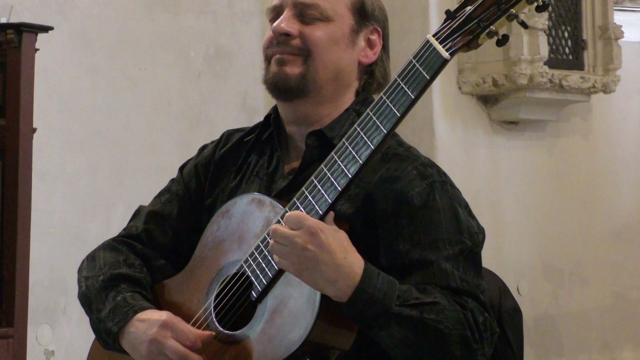 Jerzy Koenig performs El ultimo tremolo by A. Barrios - YouTube