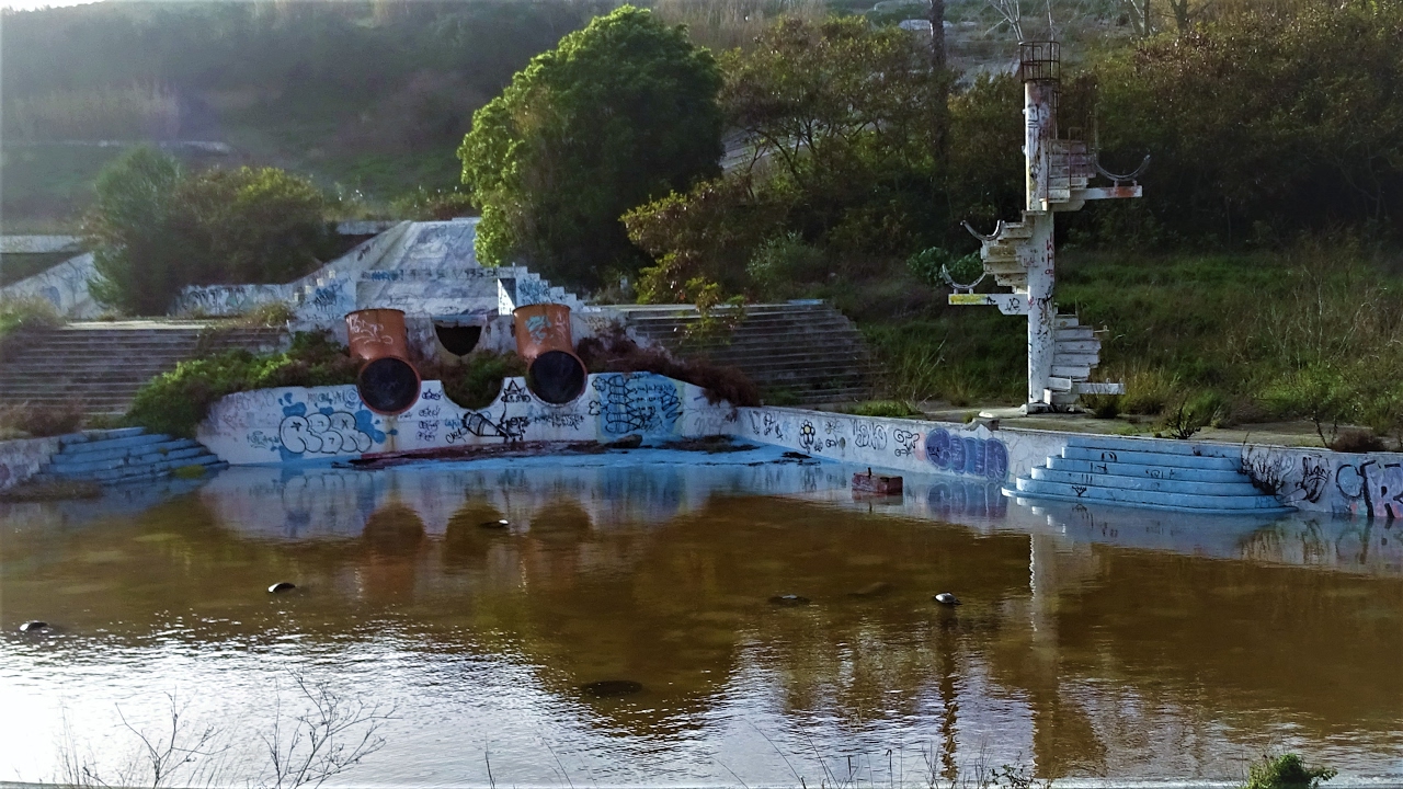 HAUNTED ABANDONED WATER PARK - YouTube