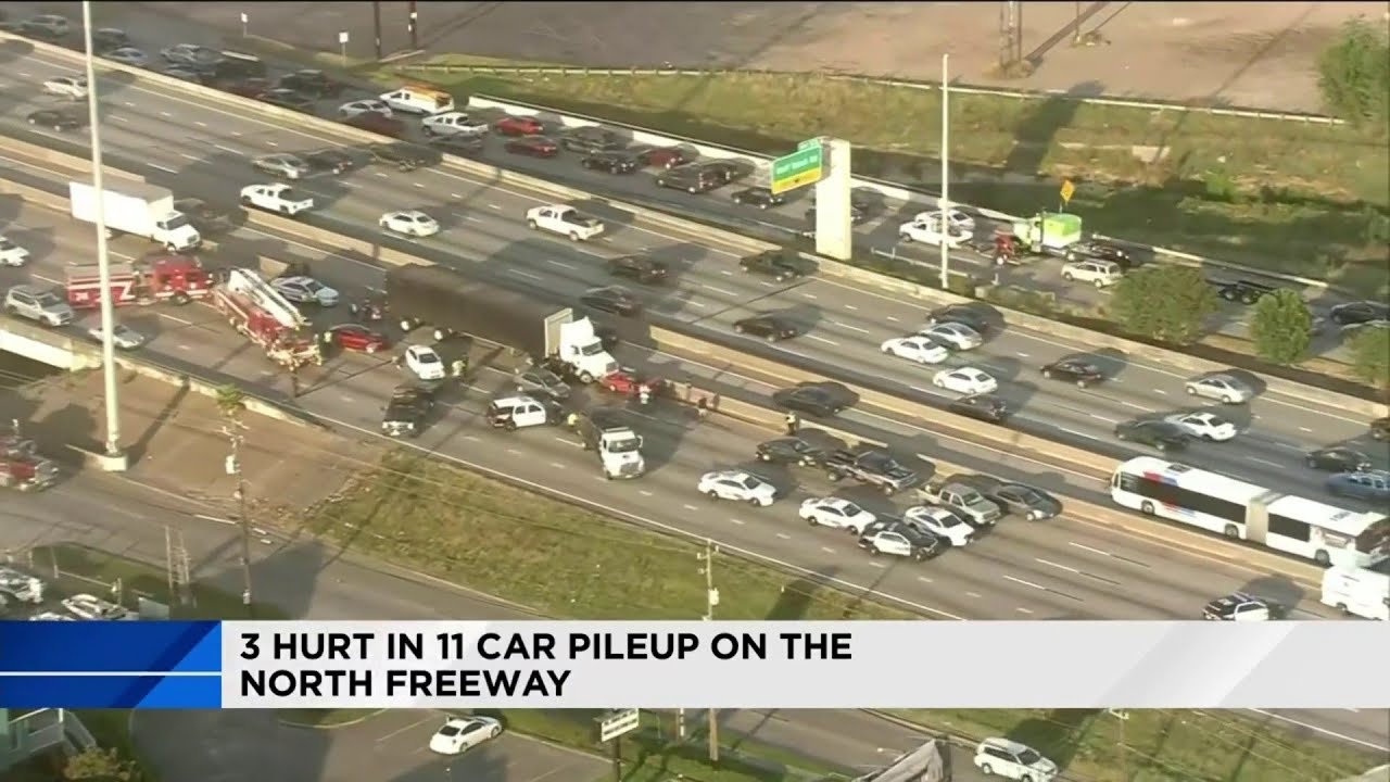 3 hurt in 11 car pileup on North Freeway - YouTube