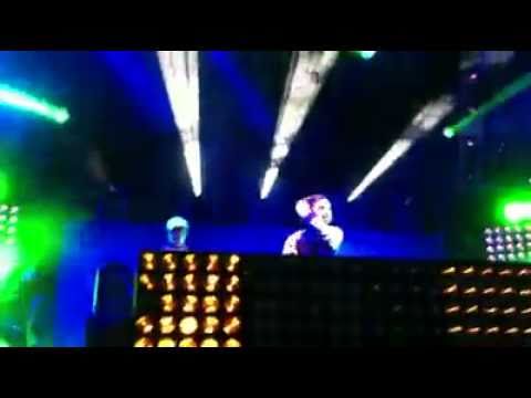 Busy P playing the new song of Breakbot : Fantasy - YouTube