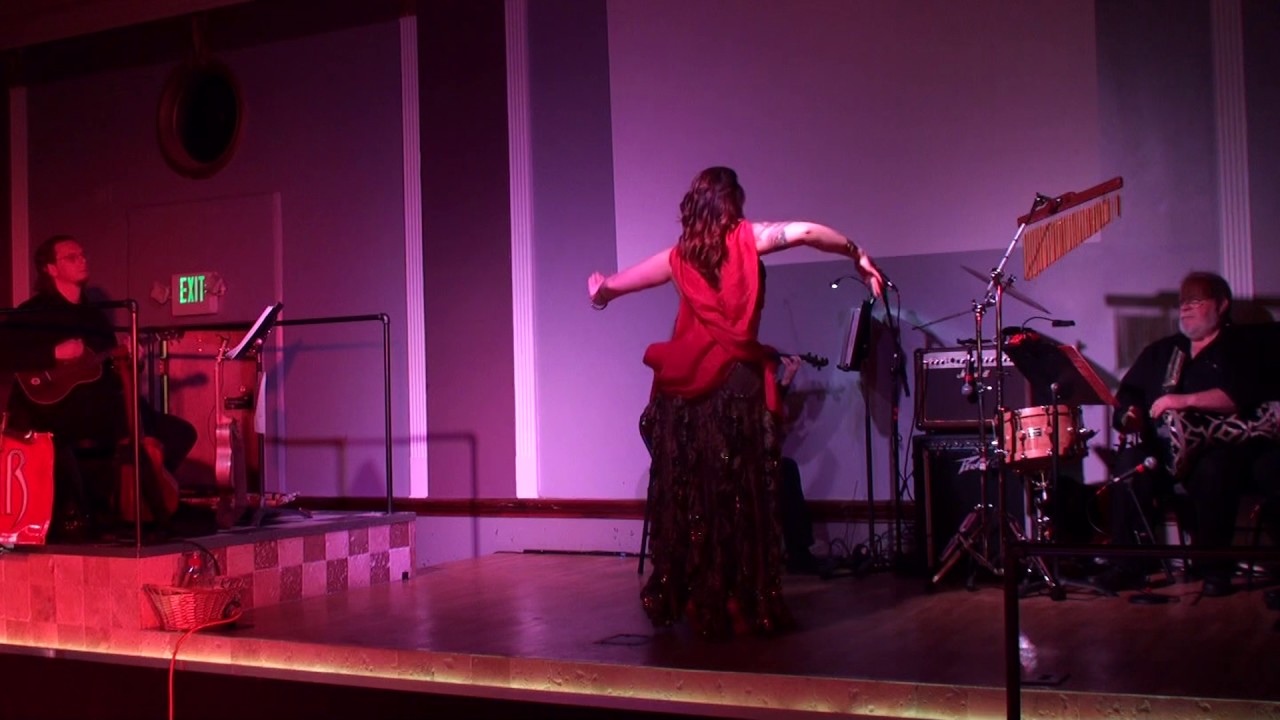 Nickie B. Performs Daronee Ambergeets with Safar at the Reserve - YouTube