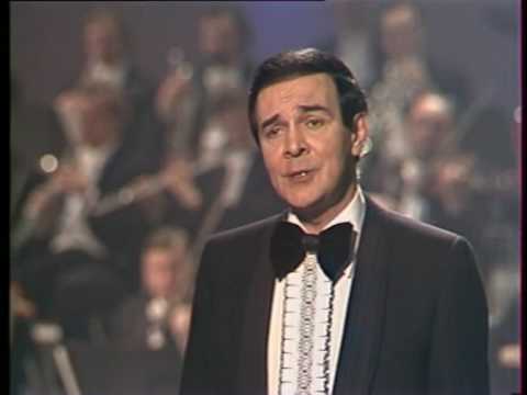 Муслим Магомаев - Как соловей о розе. Muslim Magomaev - YouTube