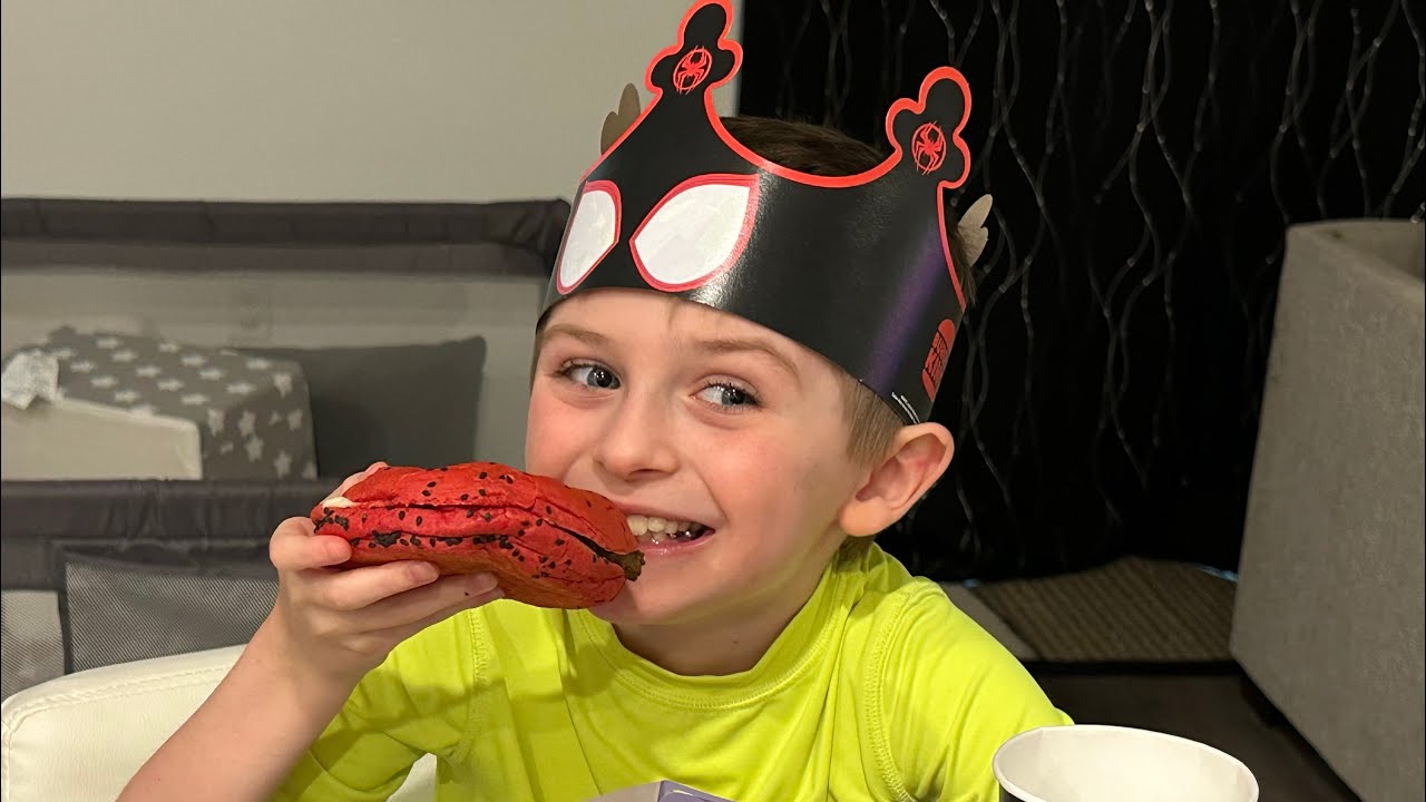 Spider-Man - Red bun- Burger king -Whopper Review - YouTube