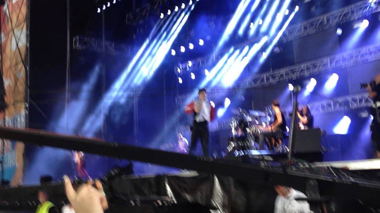 The Script Hall Of Fame Danny Waving the Gib Flag Live @ The Gibraltar ...