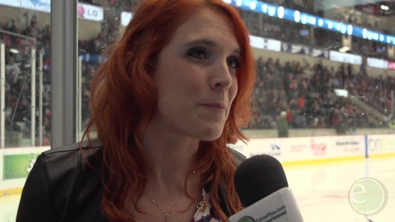 Isabelle Perron, animatrice du Phoenix - YouTube