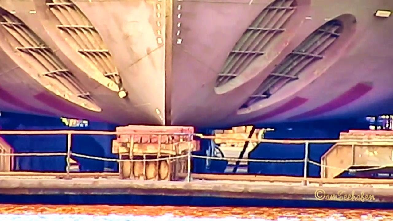 OCEAN ZEPHYR V7BD6 IMO 9000625 ex EDDA FREYA im Emder Trockendock in ...