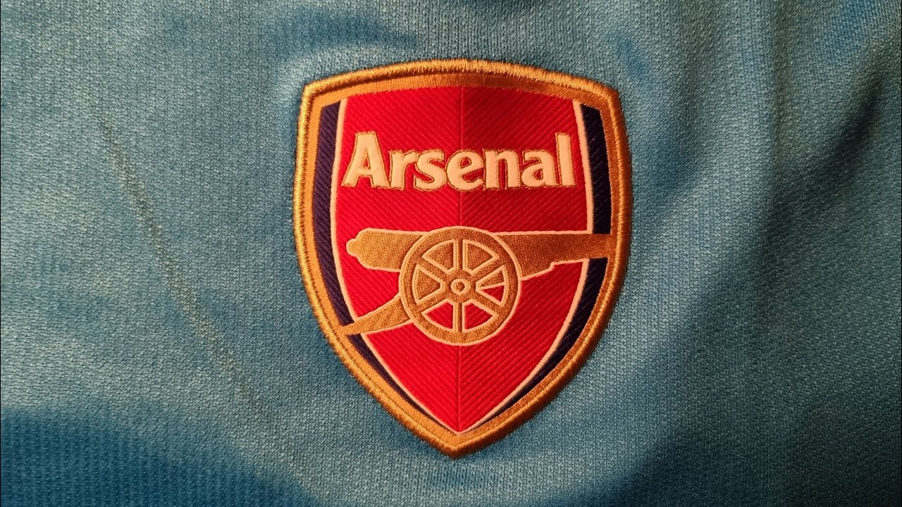 Arsenal Badges Close Up - YouTube