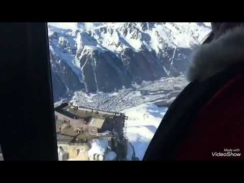 A glass box suspended (3842m) high aiguille du midi , chamonix mont ...
