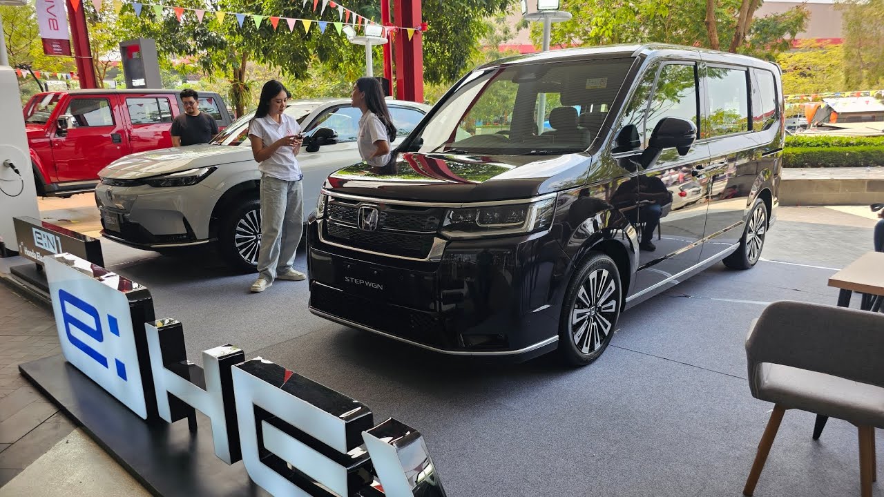 Honda Stepwgn (RP8) Spada e-HEV full tour - Indonesia - YouTube