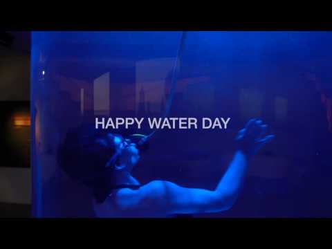 A dive in the Acquabox for Water Day - YouTube