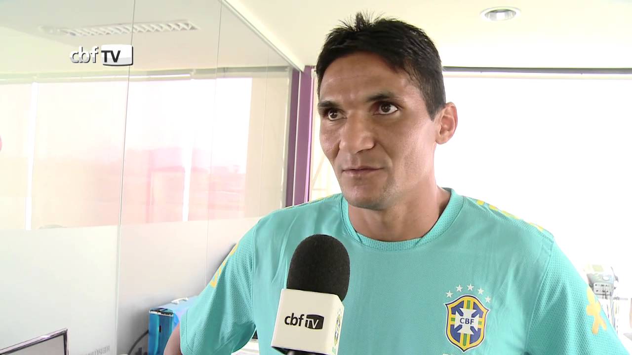 Aos 32 anos, Durval tem sua primeira oportunidade na Seleção - YouTube