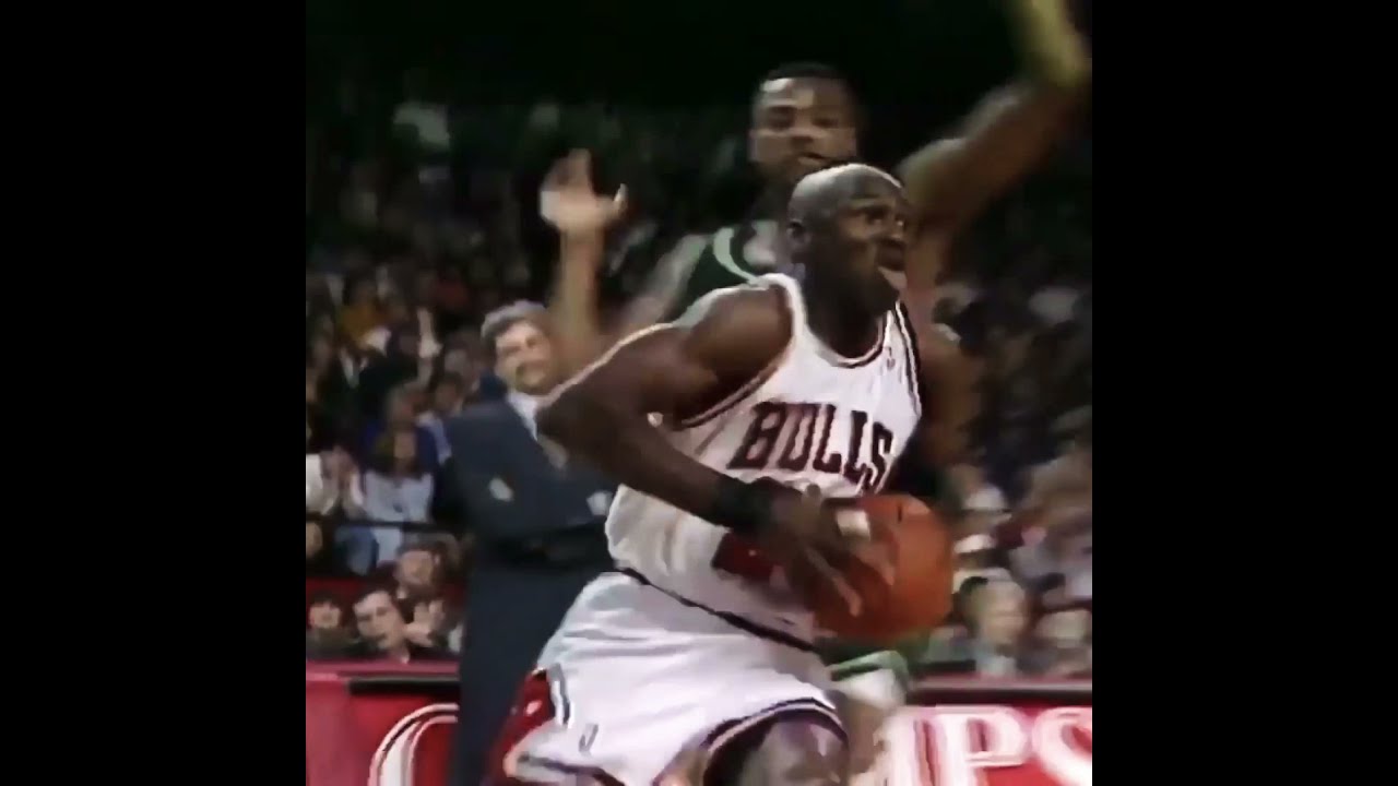 Michael Jordan crazy lay ups #GOAT #michaeljordan - YouTube