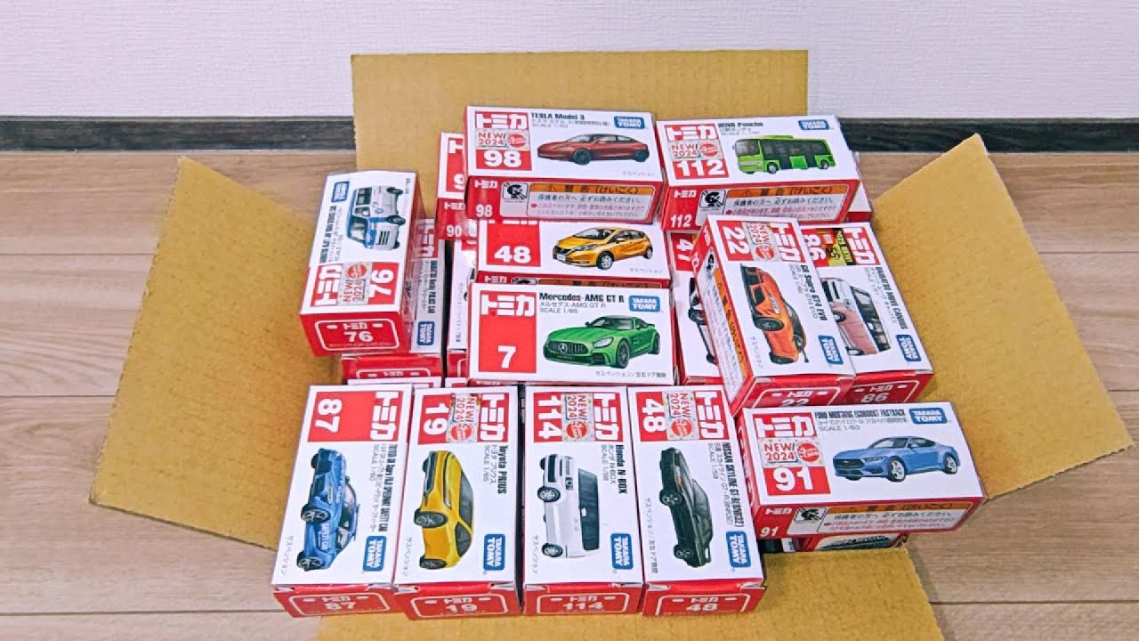 たくさんあるトミカ箱をダンボールにどんどん収納していく｜Steadily Storing Tomica Boxes into a ...