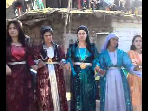 Dewata kurdi .... kurdish halay - YouTube