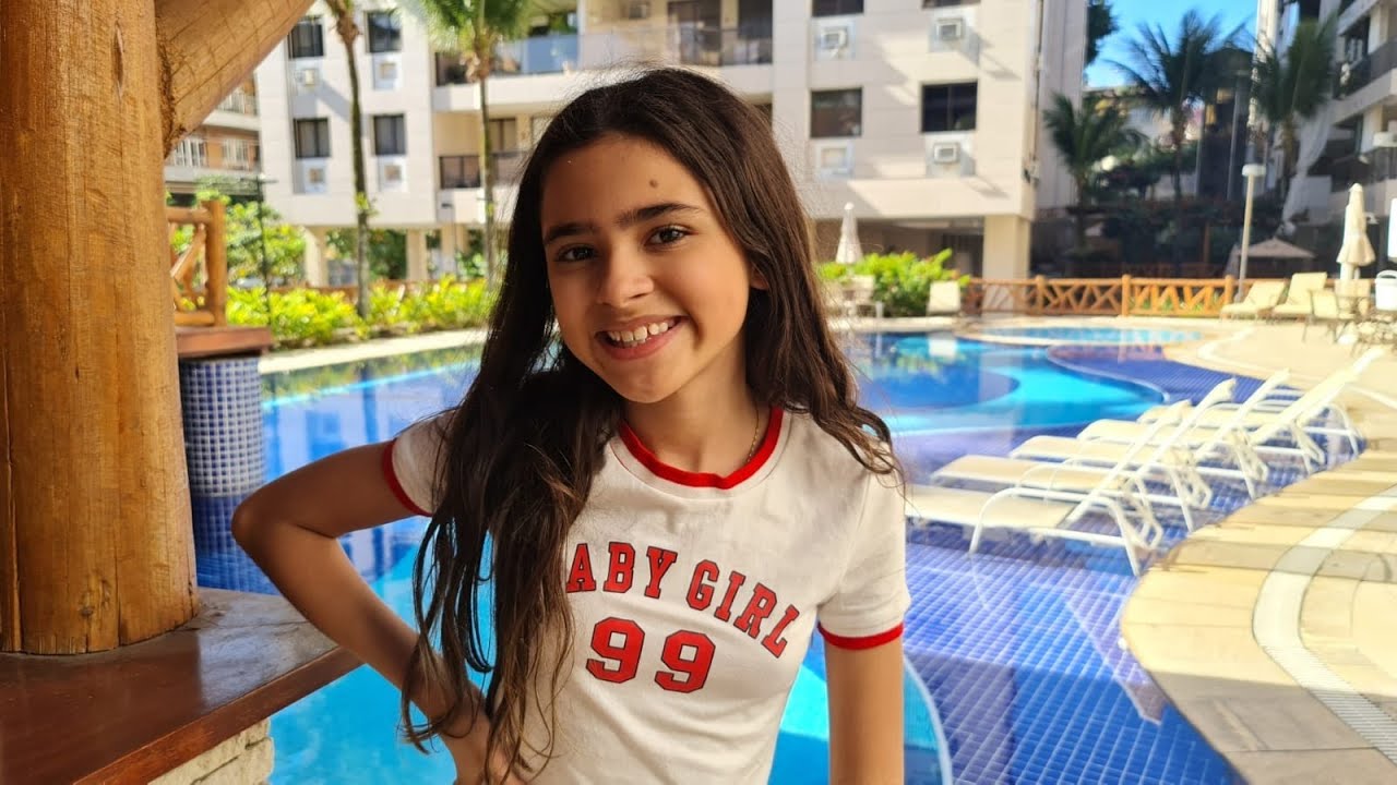 Vestindo meus looks da shein na piscina *routine in the pool* - MARI ...