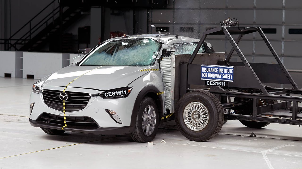 2016 Mazda CX-3 side IIHS crash test - YouTube