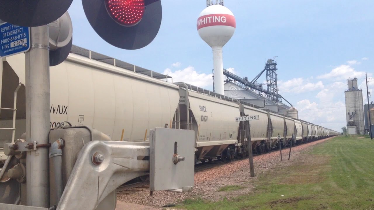 Whittier Street railroad crossing, UP 8705 Manifest, Whiting, IA - YouTube