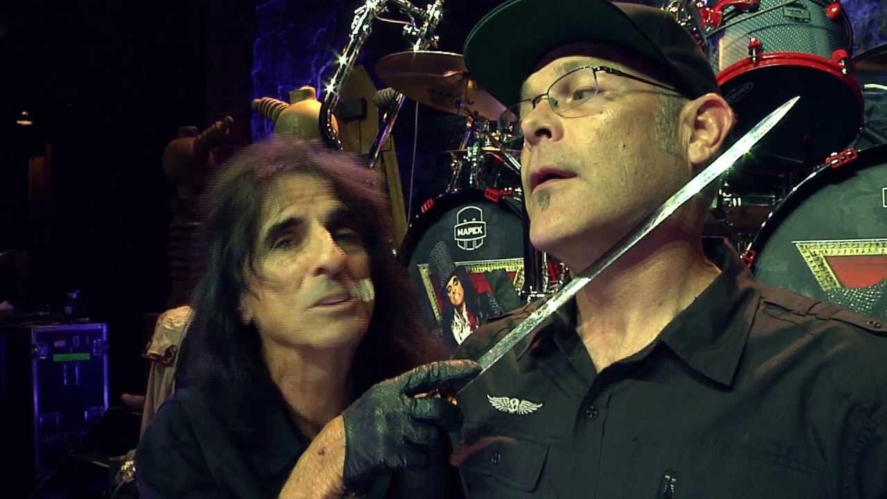Alice Cooper To Create Maniacal Mayhem at Universal Studios' Halloween ...