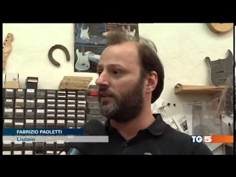 Fabrizio Paoletti Prato Liutaio di chitarre per Bruce Springsteen - YouTube