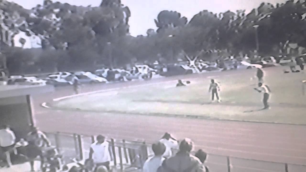 Kettrell Berry@39 wins 200m in 20.60 - YouTube