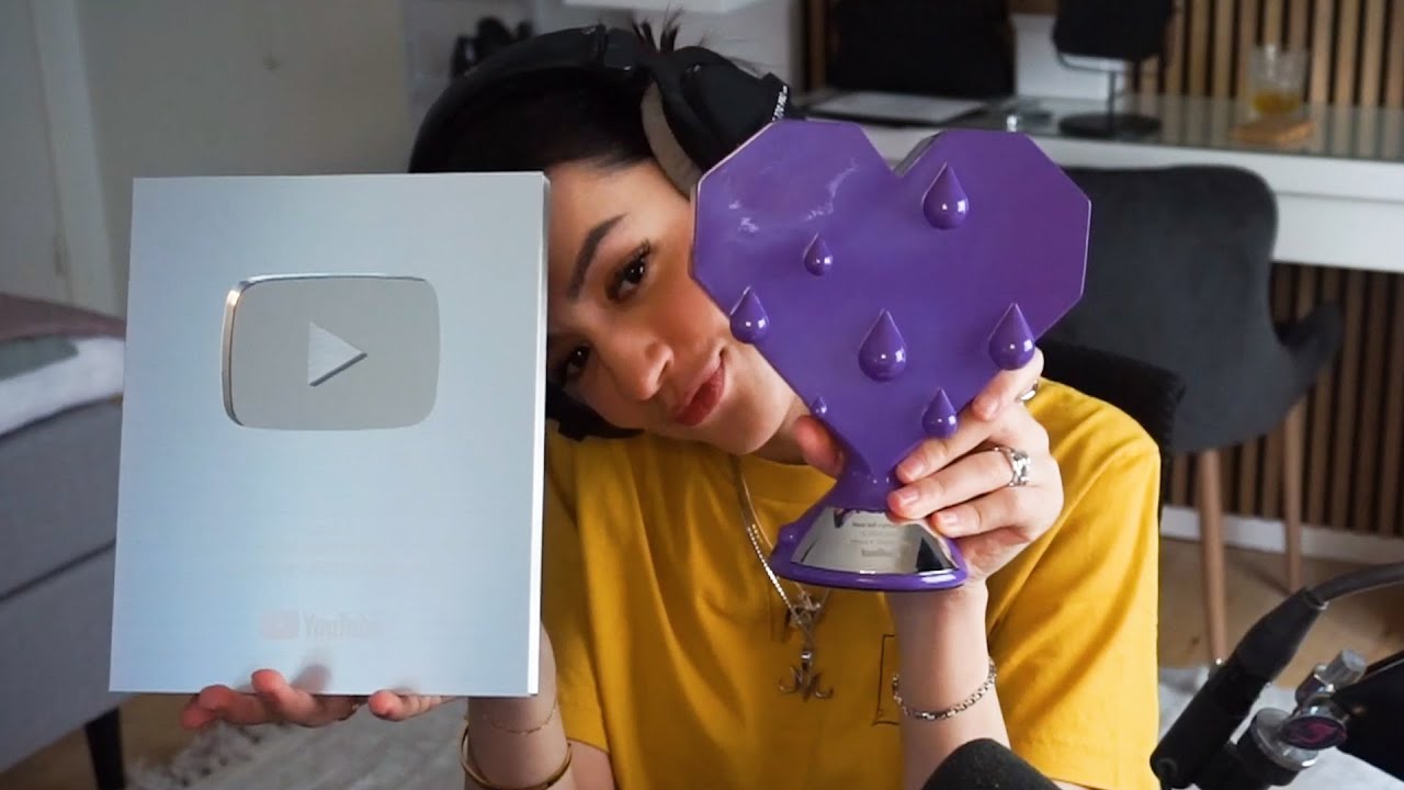 Nora gets appreciation awards from Twitch and YouTube! - YouTube