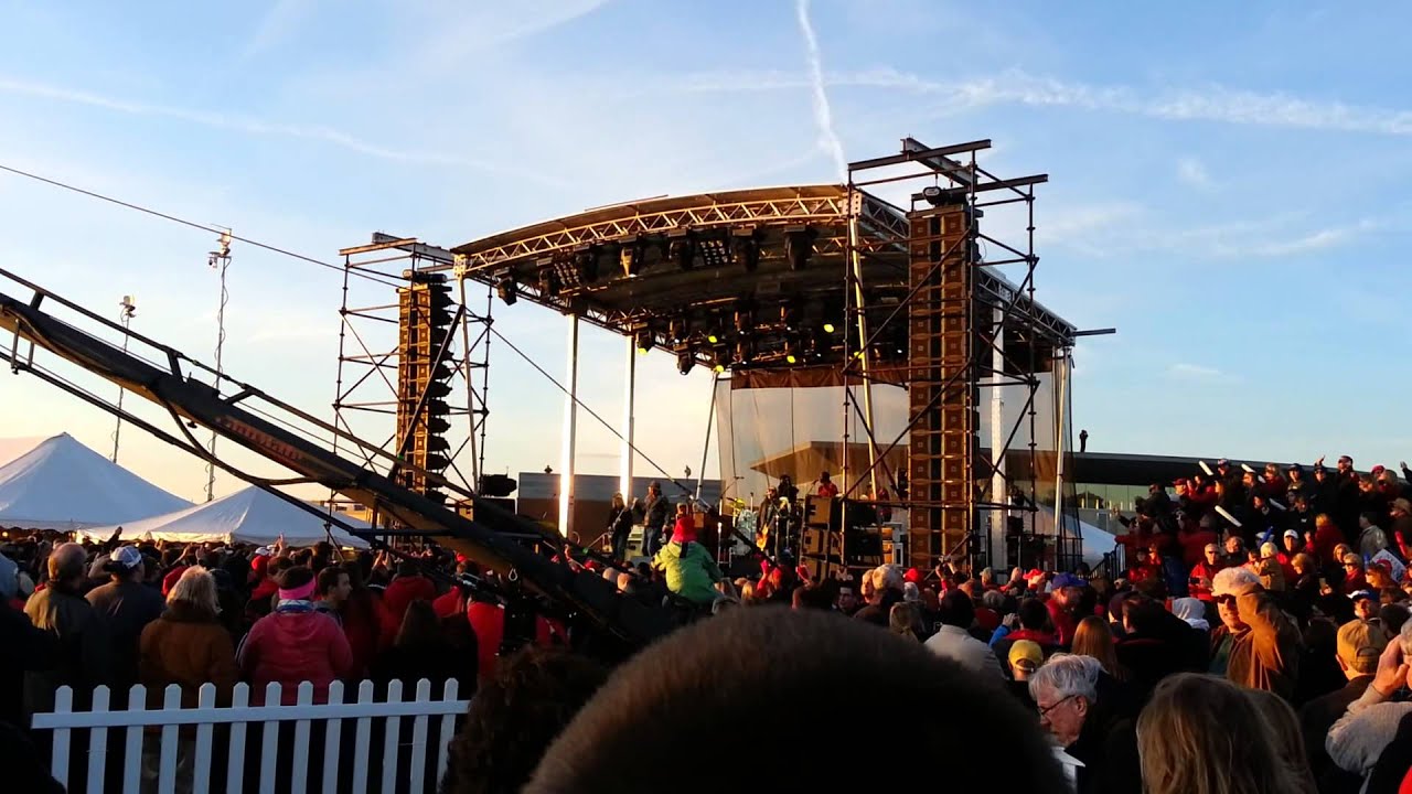 Kid Rock Performing at the Romney-Ryan Rally in West Chester, Ohio ...
