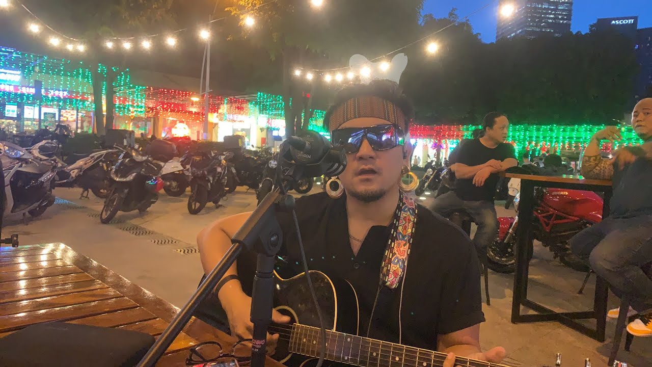 Max: Live (MotostrEAT BGC - 11/22/22) - YouTube