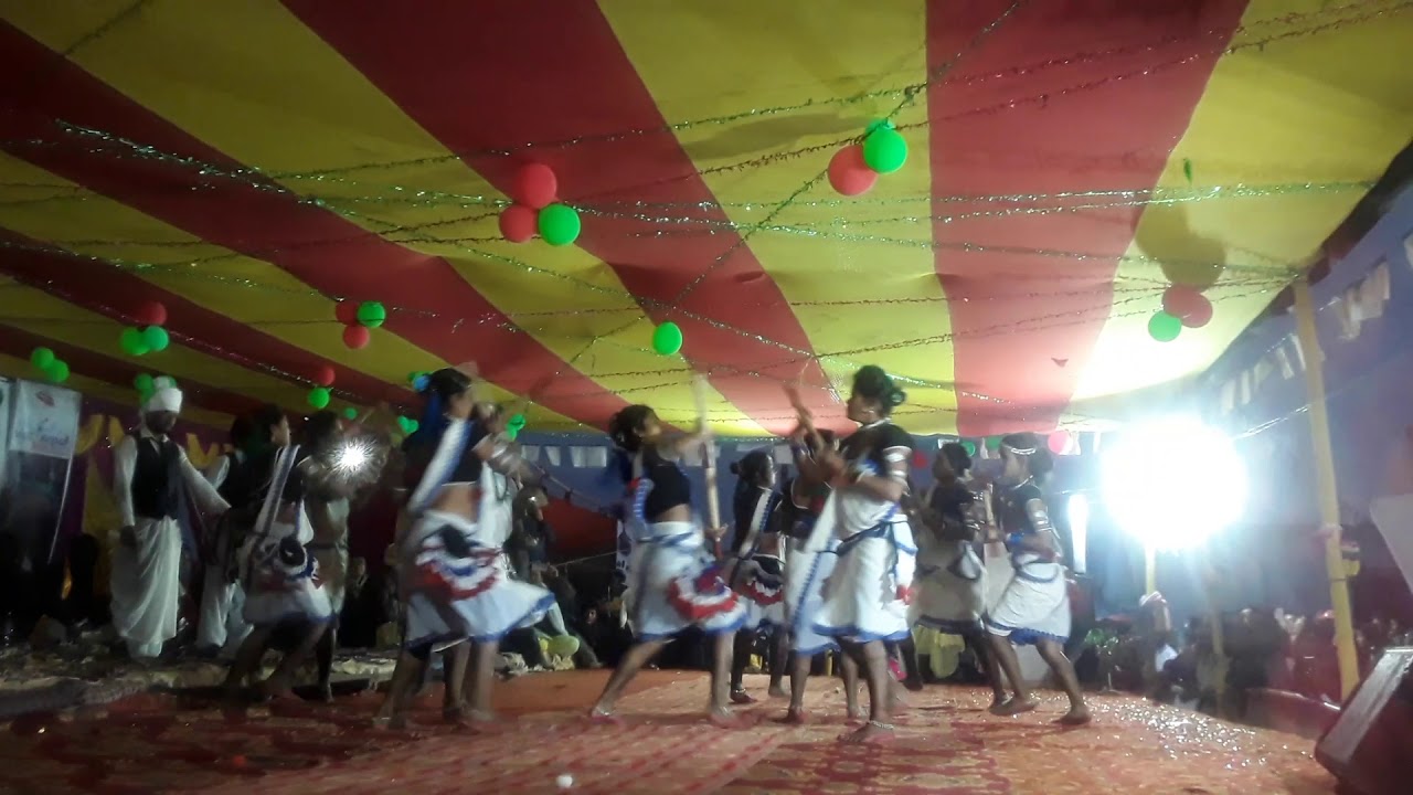 शेरगन्ज थारु सास्कृतिक महिला समुहको धमाकेदार Stick Dance - YouTube