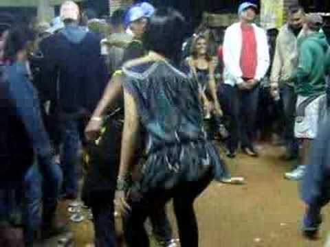 Quelzinha dançando funk